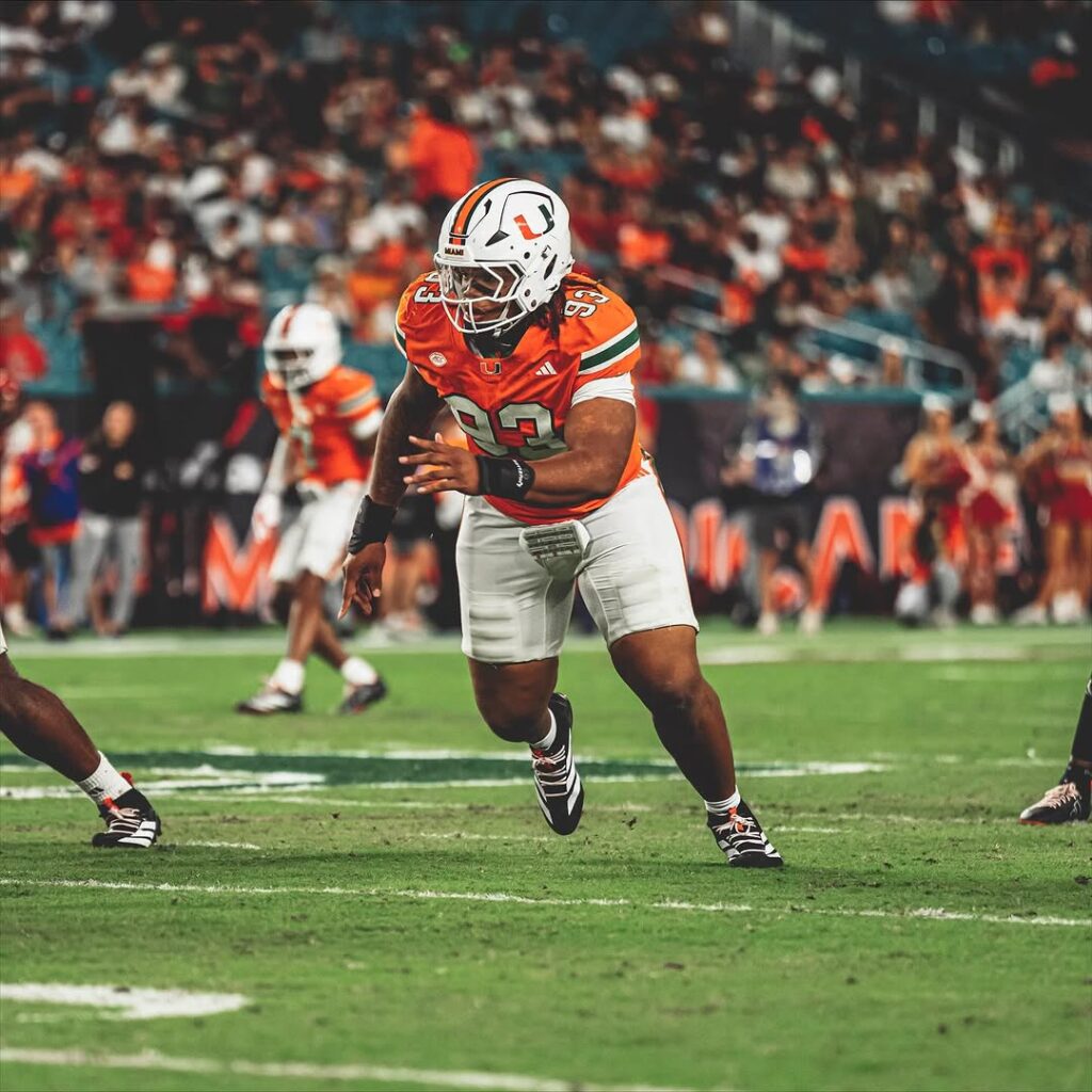 Illinois Football Lands Visit From Top Transfer Defensive Lineman ...
